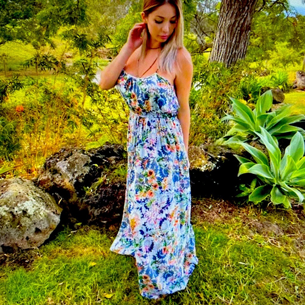 Golden Siren Resort Wear "Elena" Floral Print Maxi Dr… - Gem